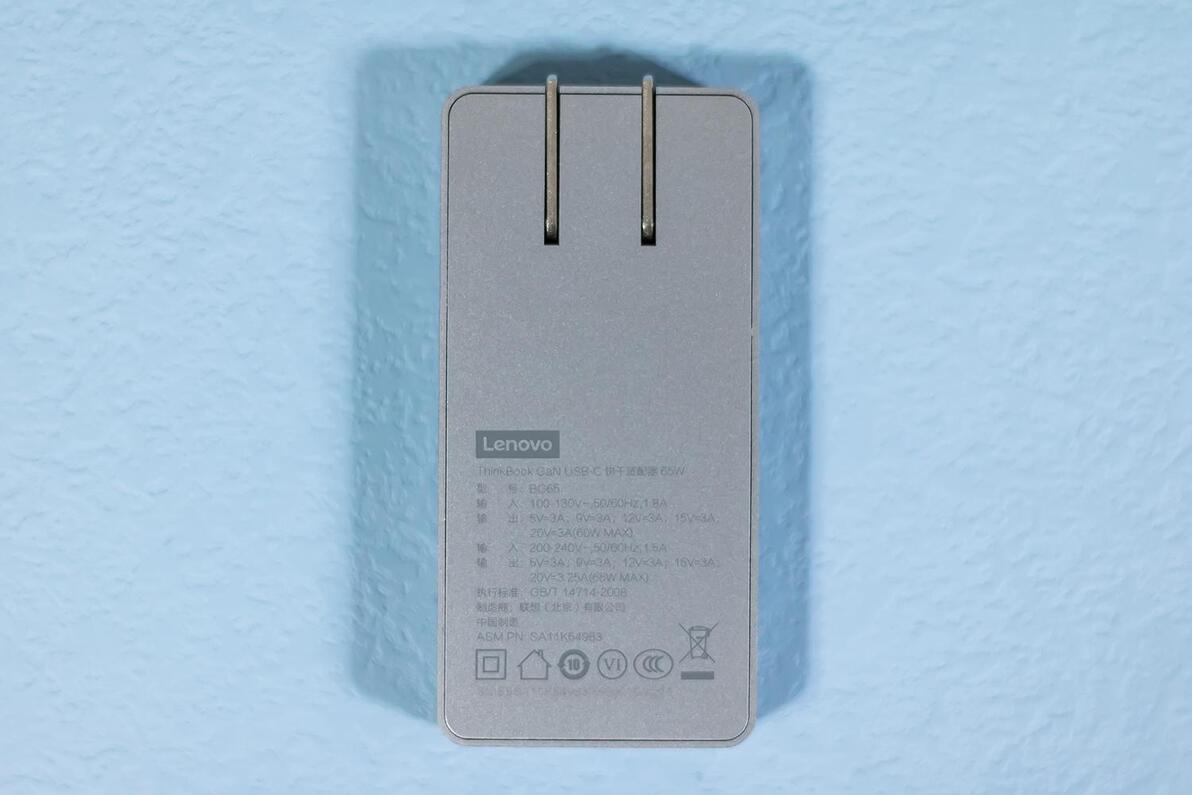 轻薄随行，输出高效稳定，联想ThinkBook随行能量卡65W充电器评测 - 哔哩哔哩