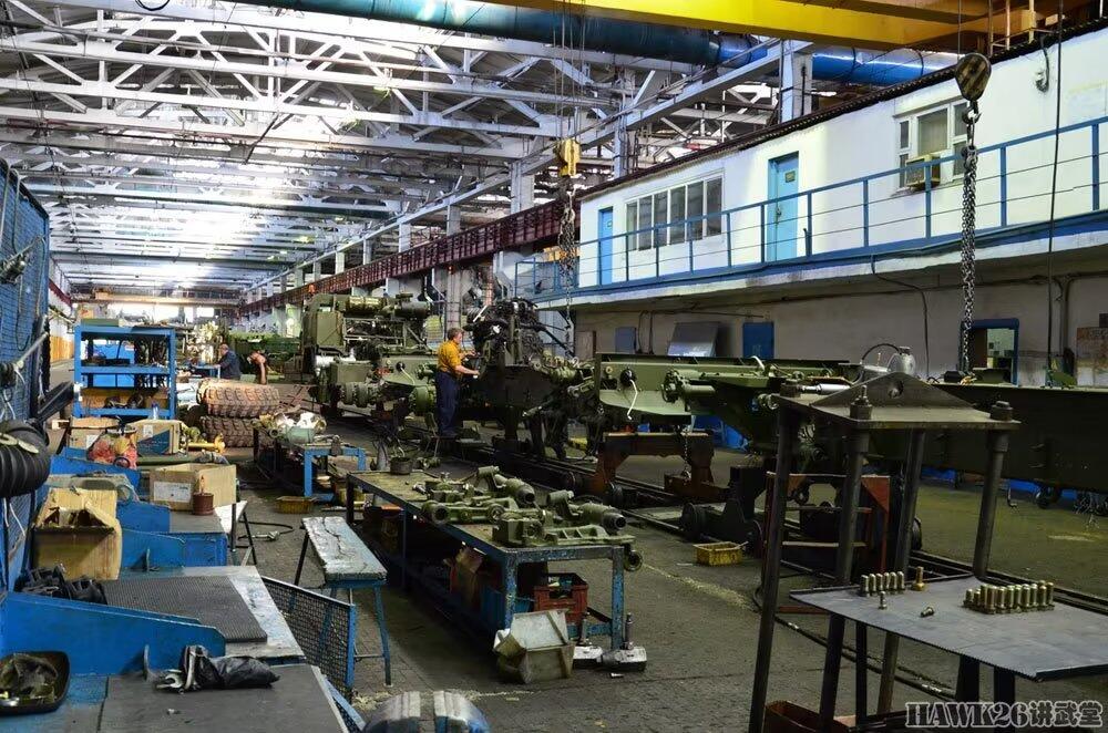 图说：布良斯克BAZ-6402牵引车 中国S-300PMU防空系统动力来源 - 哔哩哔哩