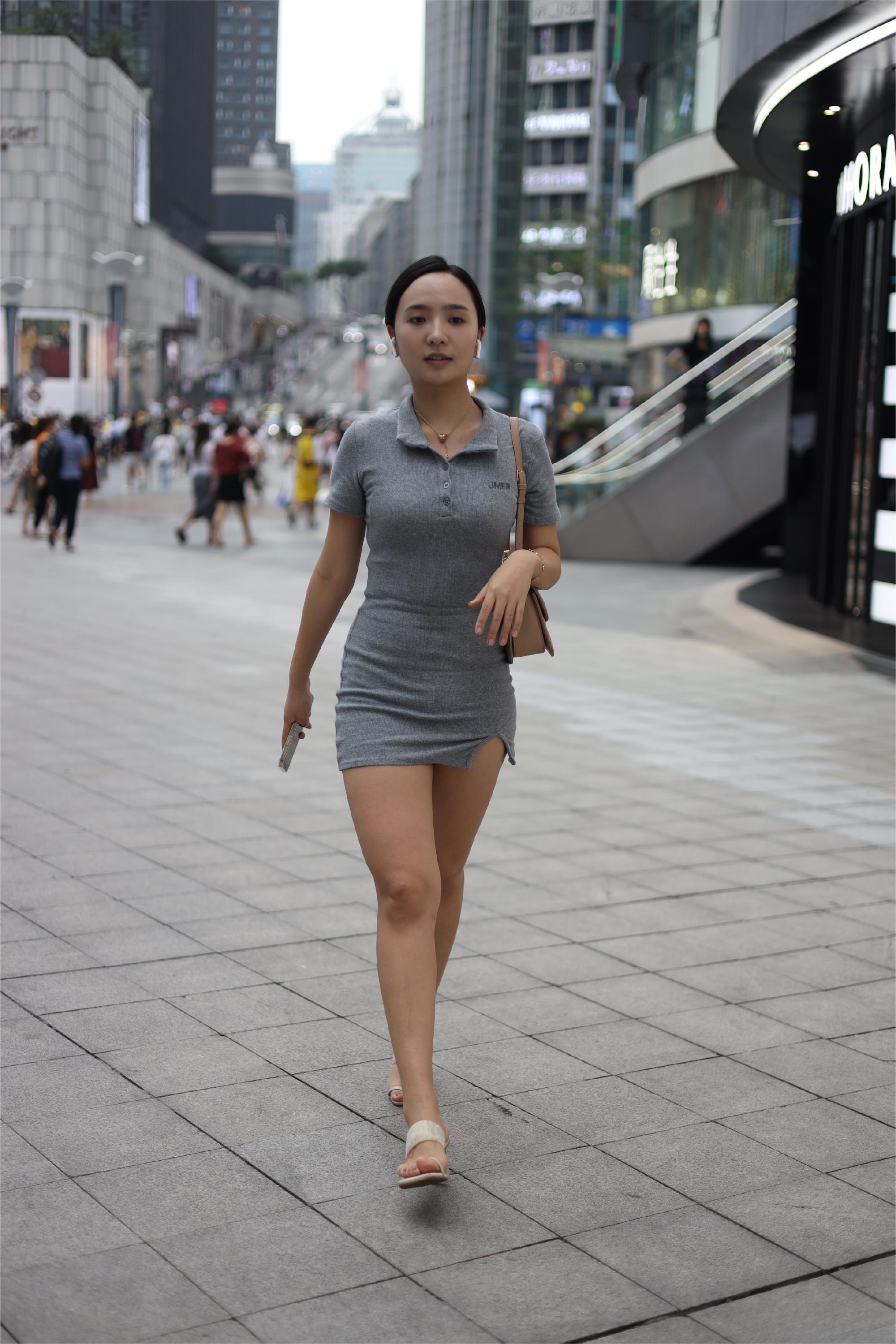 灰色紧身连衣开衩短裙是一种非常性感迷人的穿搭方式 哔哩哔哩