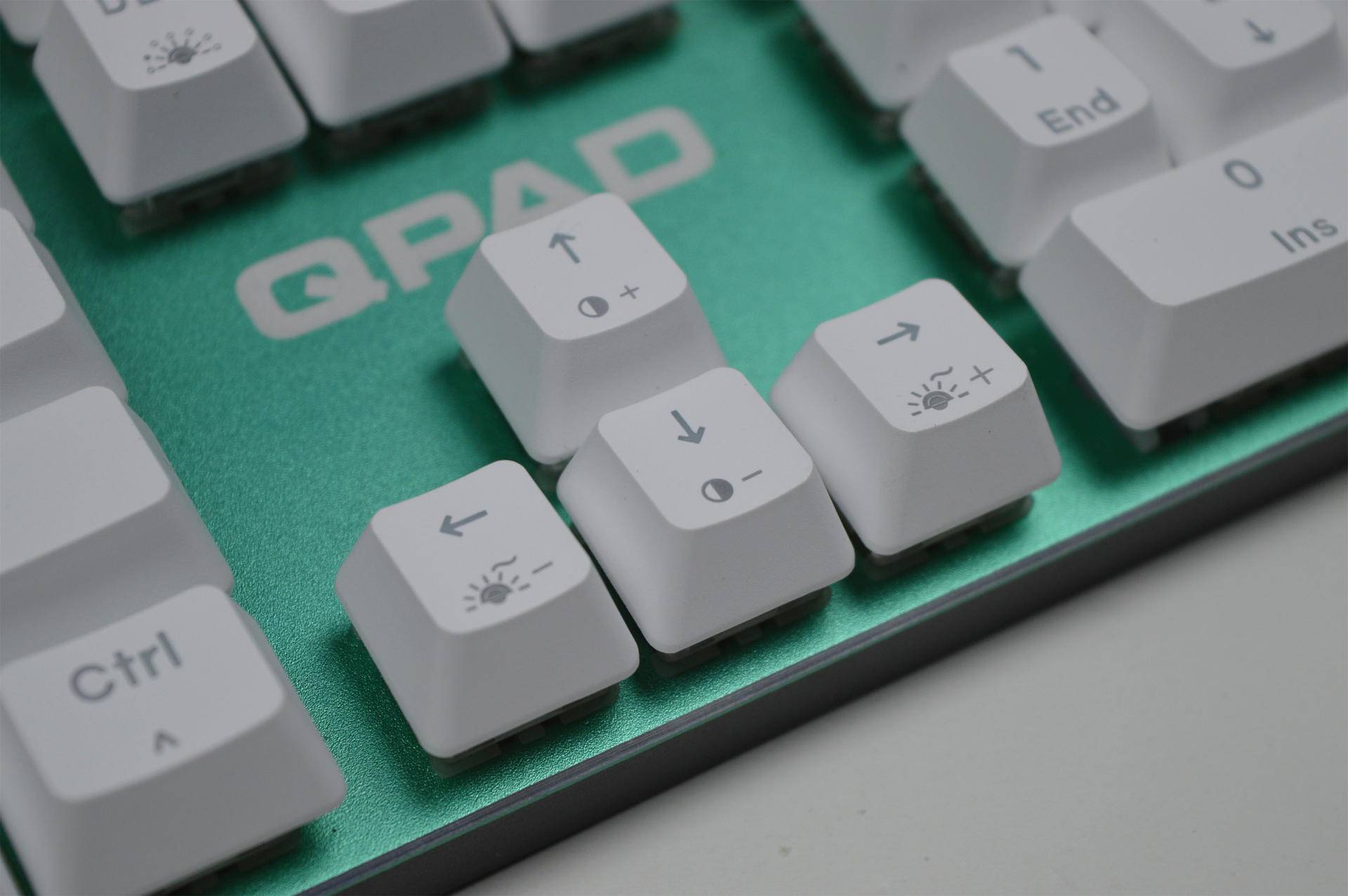 内置声卡，全新升级：QPAD新品背光机械键盘KC60开箱体验 - 哔哩哔哩