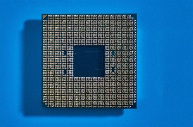 【转】 刺向入门级市场的利器！AMD速龙200GE评测：奔腾G4560性价比神话破灭（存档） - 哔哩哔哩