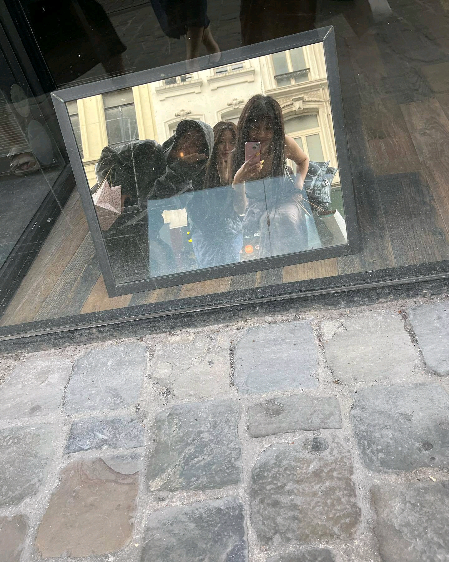 【赵美延＆田小娟＆叶舒华】230917 小娟更新ins - 哔哩哔哩