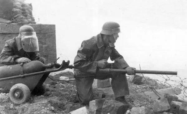 灼热长蛇——二战德国常见火焰喷射器一览 - 哔哩哔哩