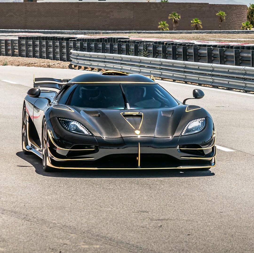 美国柯尼塞格Agera RS PHOENlX 7144 - 哔哩哔哩