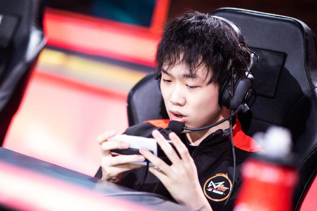 无痕转型教练加盟GK，Fly替补没上MTG大名单，KSG首发或有变动 - 哔哩哔哩