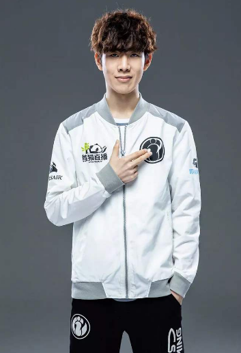 太悬了！The shy谈S8手伤：医生说我右手不能再用了 - 哔哩哔哩