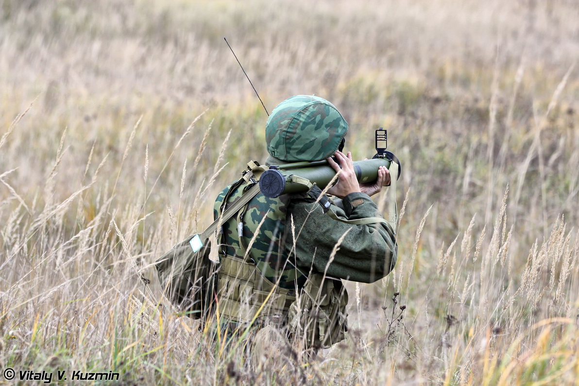 俄罗斯一次性火箭筒概览——RPG18/22/26/27 - 哔哩哔哩