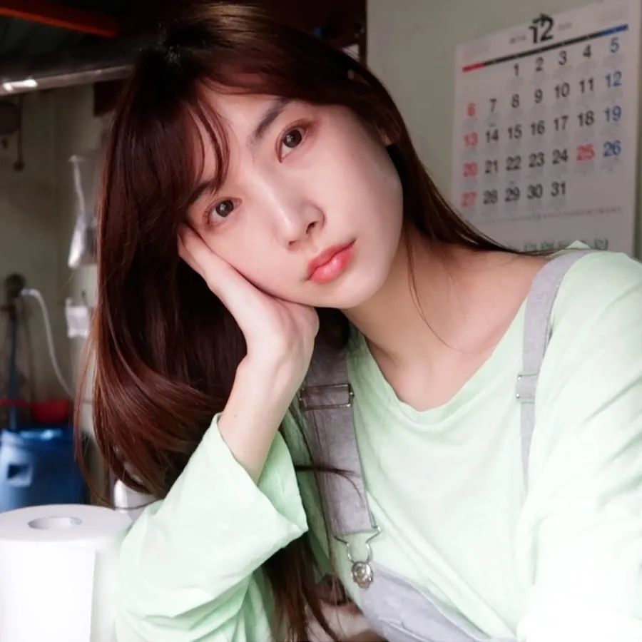 이지Leezy|那个“玷污”了钢琴的女人 - 哔哩哔哩