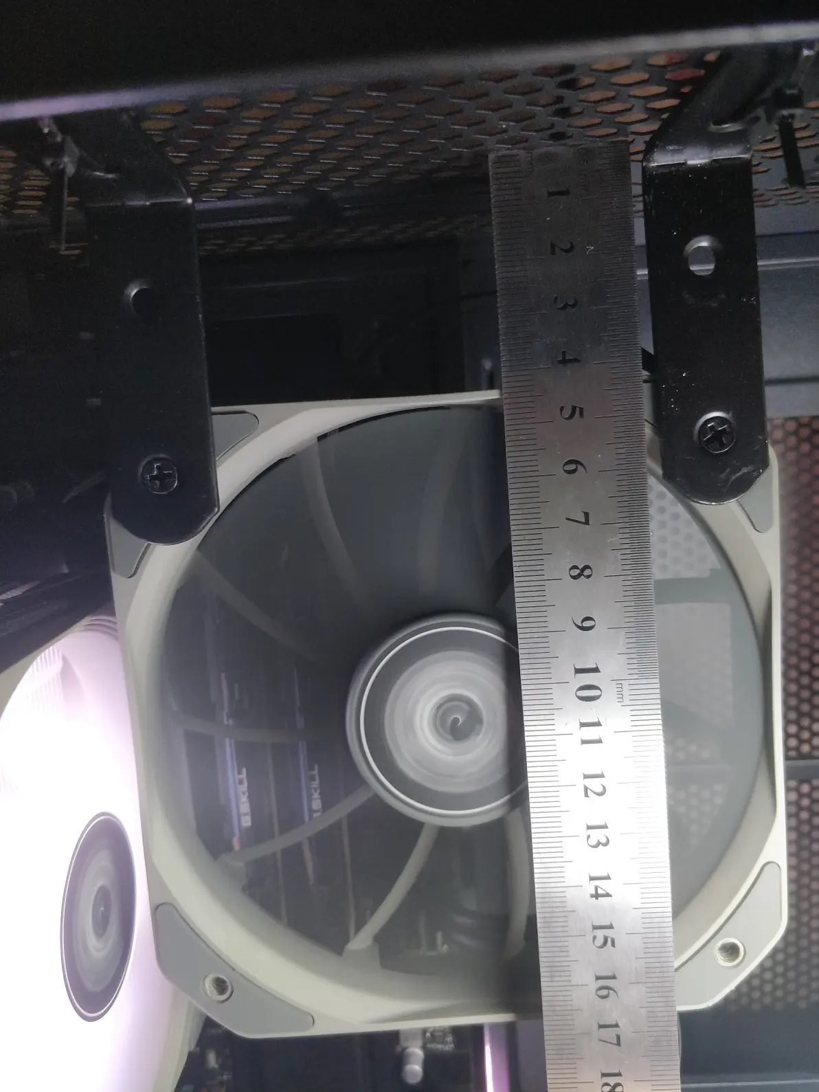 携不肉"DDR4/DDR5内存超频"内存散热支架指南及风扇分享 - 哔哩哔哩