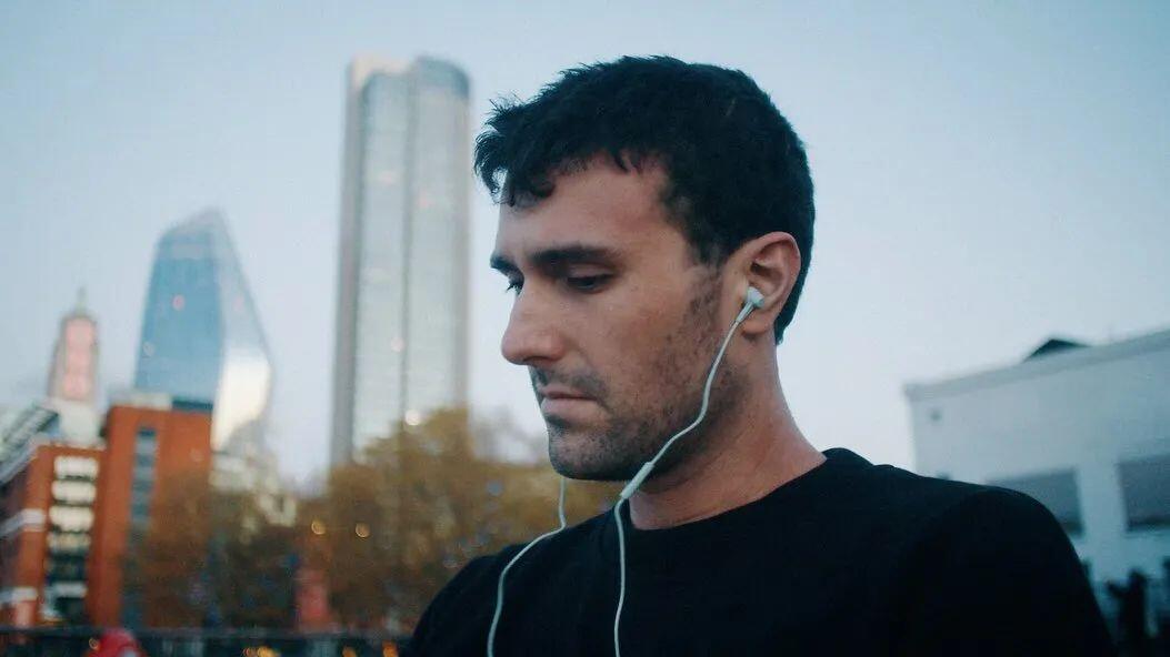 怎么“突然间”Fred Again..就火了？ - 哔哩哔哩