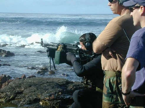 【轻武器科普】美国M249 SPW / Mk46 MOD 0轻机枪简介 - 哔哩哔哩