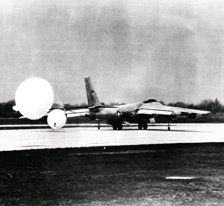 要命的B-47“同温层喷气”轰炸机 - 哔哩哔哩