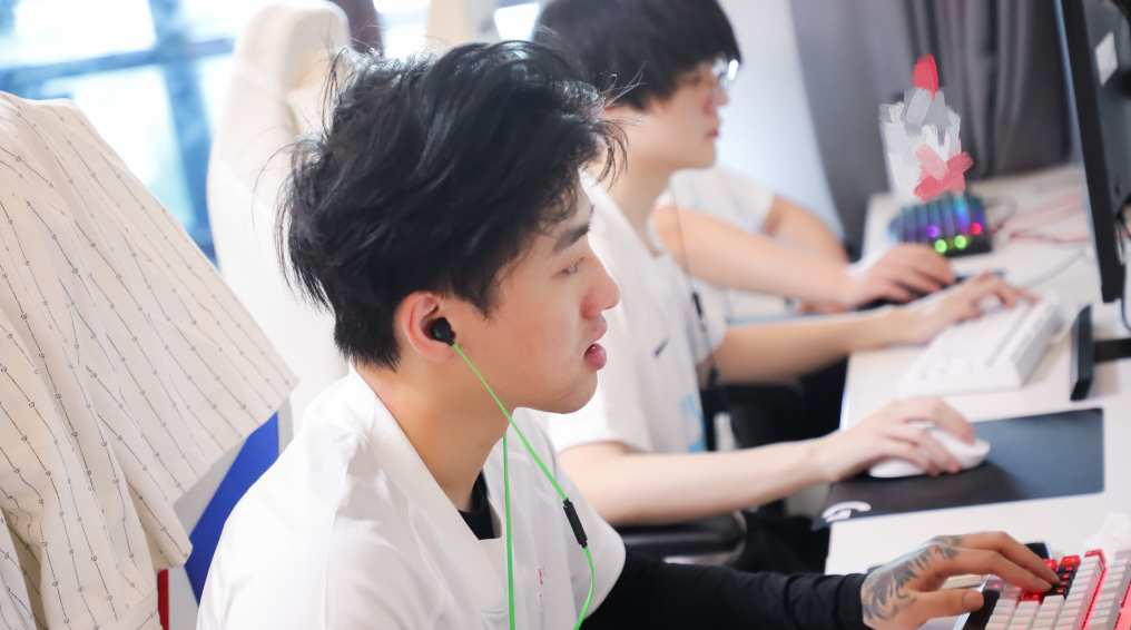 BLG不敌EDG，Bin赛后空降热搜，最新战绩记录表引发关注 - 哔哩哔哩