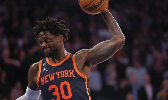 兰德尔是尼克斯内线核心，球队需要密切关注球员身体健康 - 哔哩哔哩