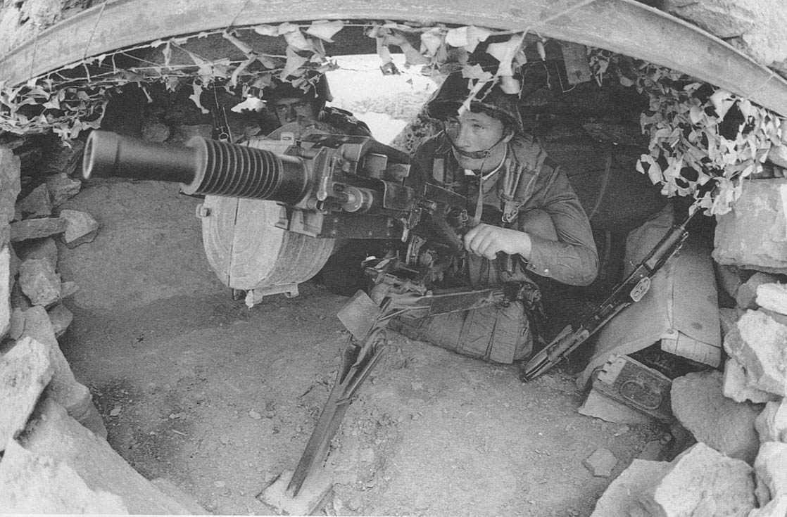 逃离塔科夫武器科普第十四期：AGS-17/30全自动榴弹发射器 - 哔哩哔哩