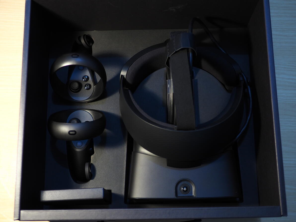 Oculus Rift S开箱+屏幕对比评测（vs HTC VIVE） - 哔哩哔哩