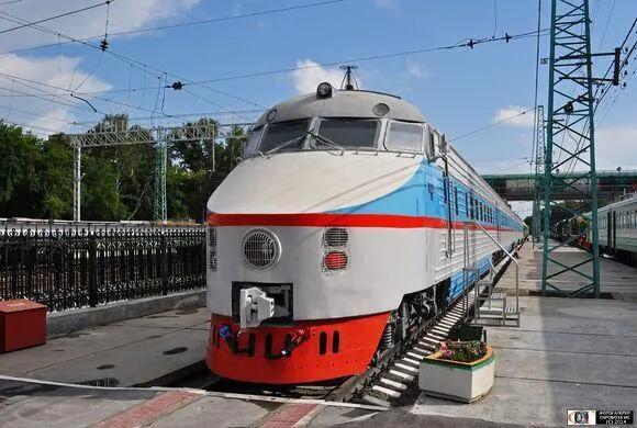 【火车科普贴】S14E40：苏联高铁——苏联铁道部ER200（ЭР200）型电力动车组 - 哔哩哔哩