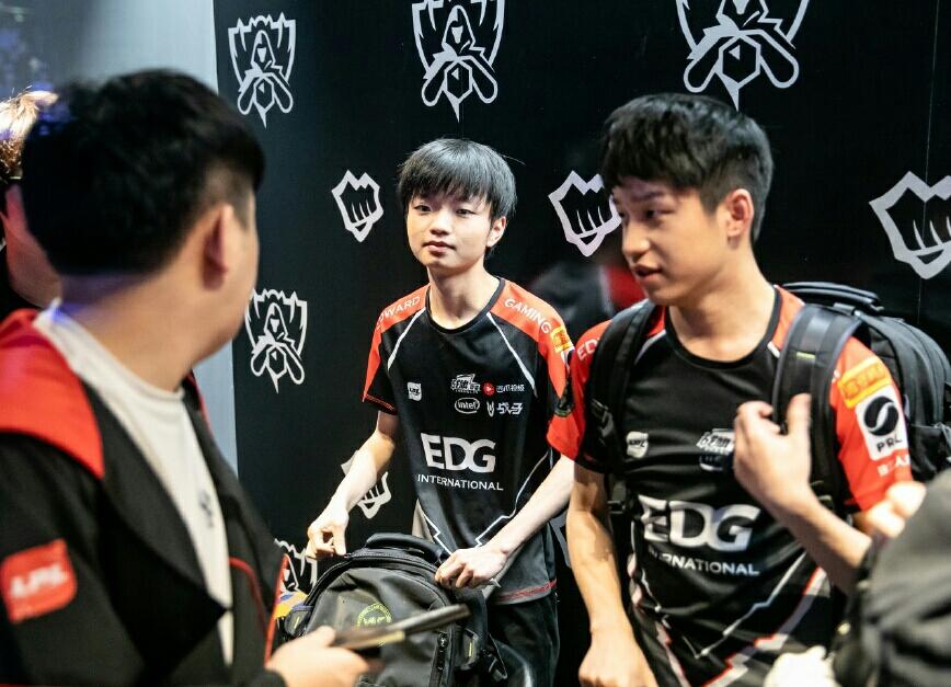 Fnatic 3:1击败EDG 晋级S8全球总决赛四强 - 哔哩哔哩