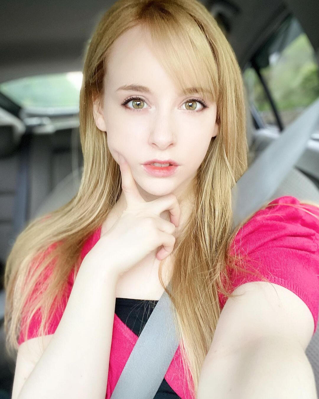 每天分享一个美女——Gemma Louise - 哔哩哔哩