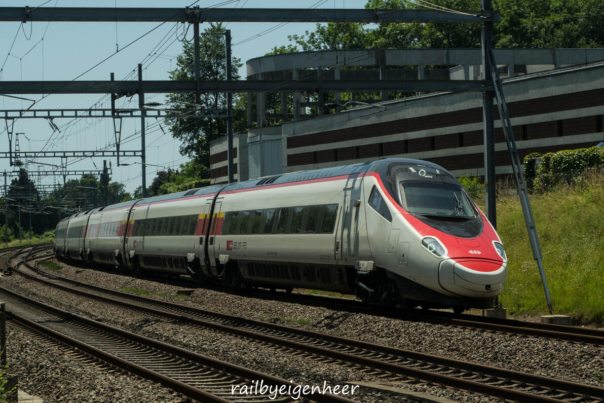 【科普】“新潘多利诺”意大利国铁ETR 610型和瑞士联邦铁路RABe 503型电力动车组 - 哔哩哔哩