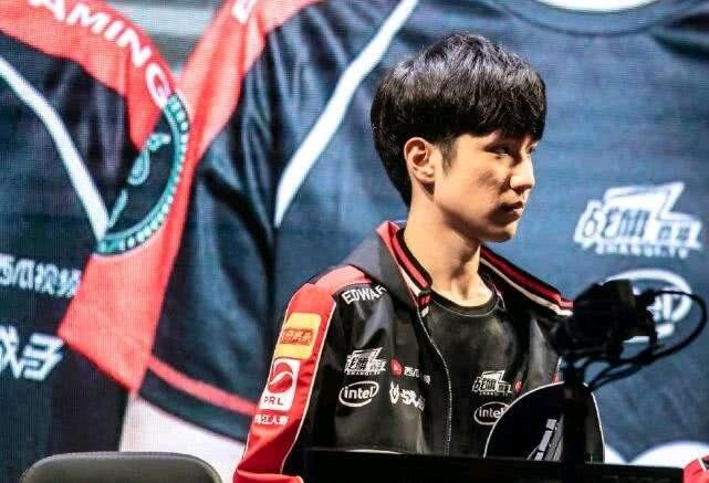 Ray疑离开EDG？推特微博账号名字前缀均去掉EDG - 哔哩哔哩