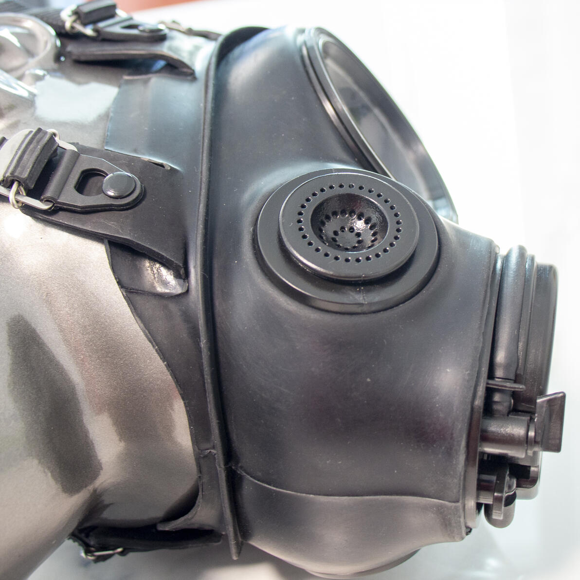 送给香港人民的见面礼！FMJ08型防毒面具 - 哔哩哔哩