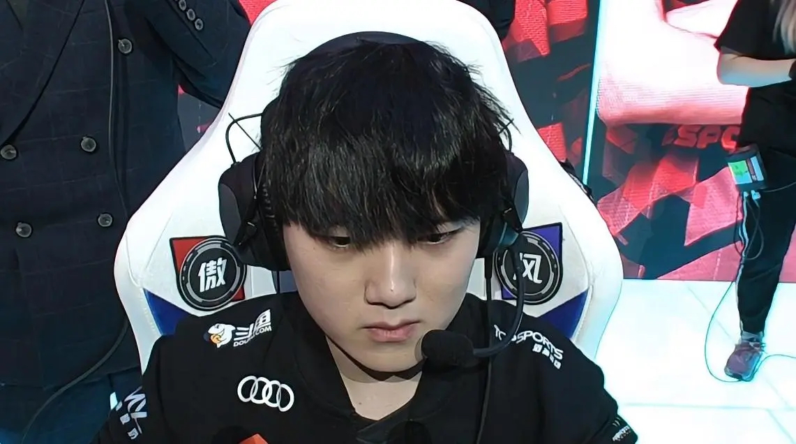 LCK解说盛赞JKL！虽然有失误，但爆发力极强，Knight选手存在隐患 - 哔哩哔哩