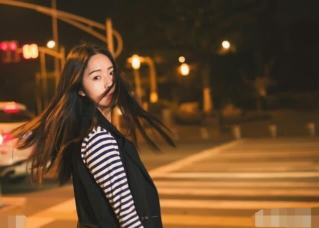 20句睡前撩妹情话套路,夜晚撩妹深夜聊天话题送给你 哔哩哔哩