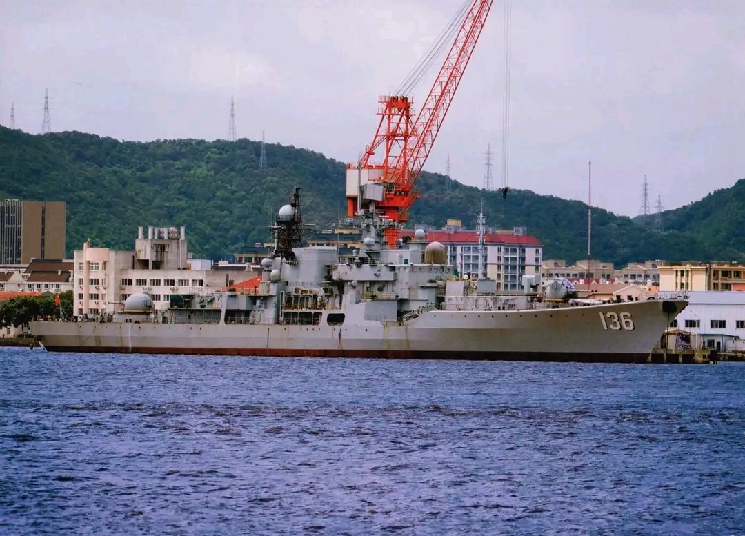 比原版强太多！改装周期长达五年后136杭州舰再现身，军演中威风凛凛表现出色 - 哔哩哔哩