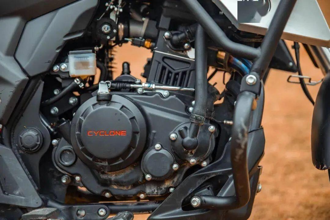 两款入门热门休旅谁更能打：赛科龙RX250对比豪爵DL150 - 哔哩哔哩