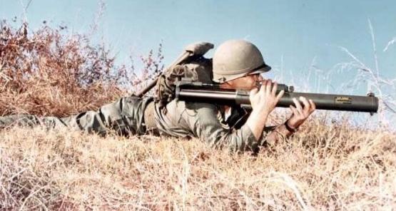 打完就扔，壕无人性——美国M72 LAW单兵火箭筒 [轻武器科普] - 哔哩哔哩