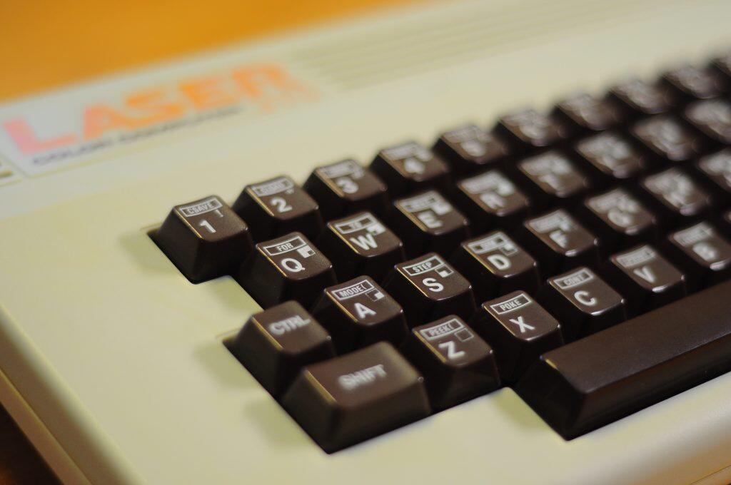 打开电脑世界之门的VTech Laser 310 - 哔哩哔哩