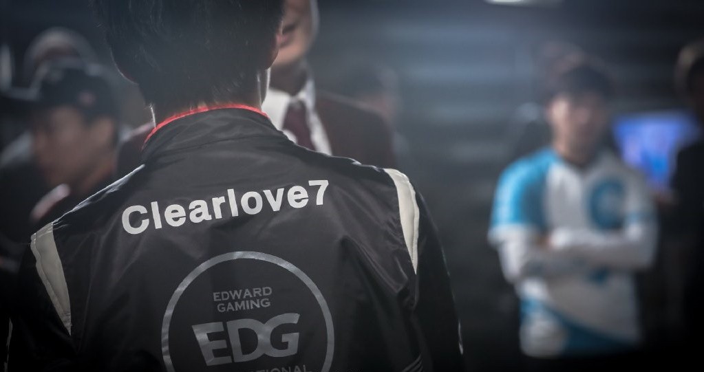 LPL传奇落幕！厂长转型EDG教练 老WE五人组全部退役！ - 哔哩哔哩