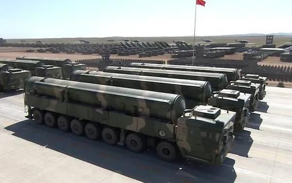 火箭军DF31AG整齐列队，DF41不香吗为什么还用DF31 - 哔哩哔哩