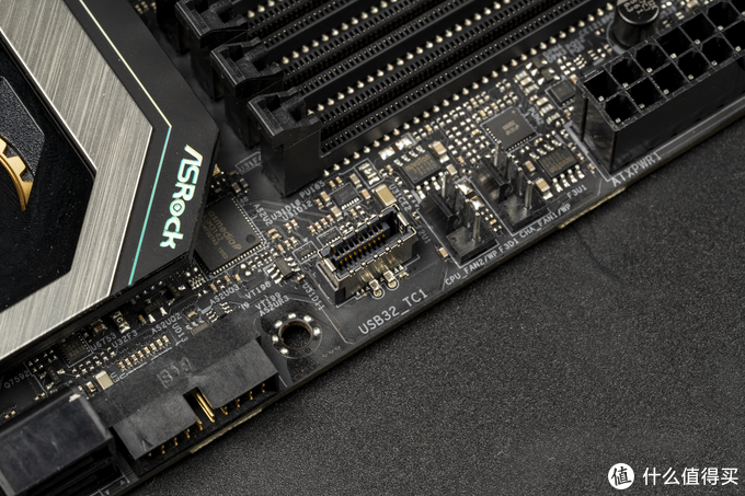 只多了四条 PCIe 通道？不，还有不要电的 RGB。华擎 X299 Taichi CLX 评测 - 哔哩哔哩