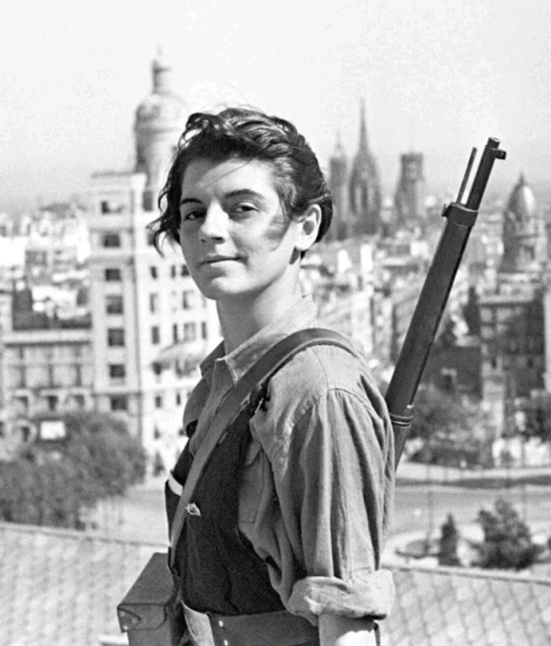 这个世界与我们同样年轻 - 哔哩哔哩