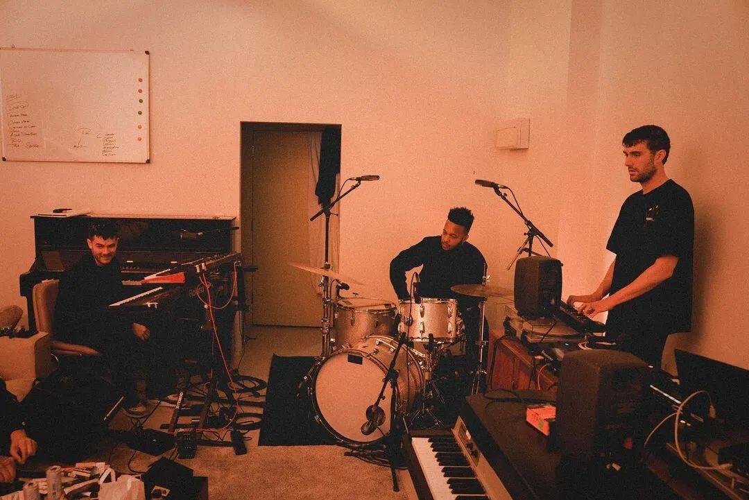 怎么“突然间”Fred Again..就火了？ - 哔哩哔哩