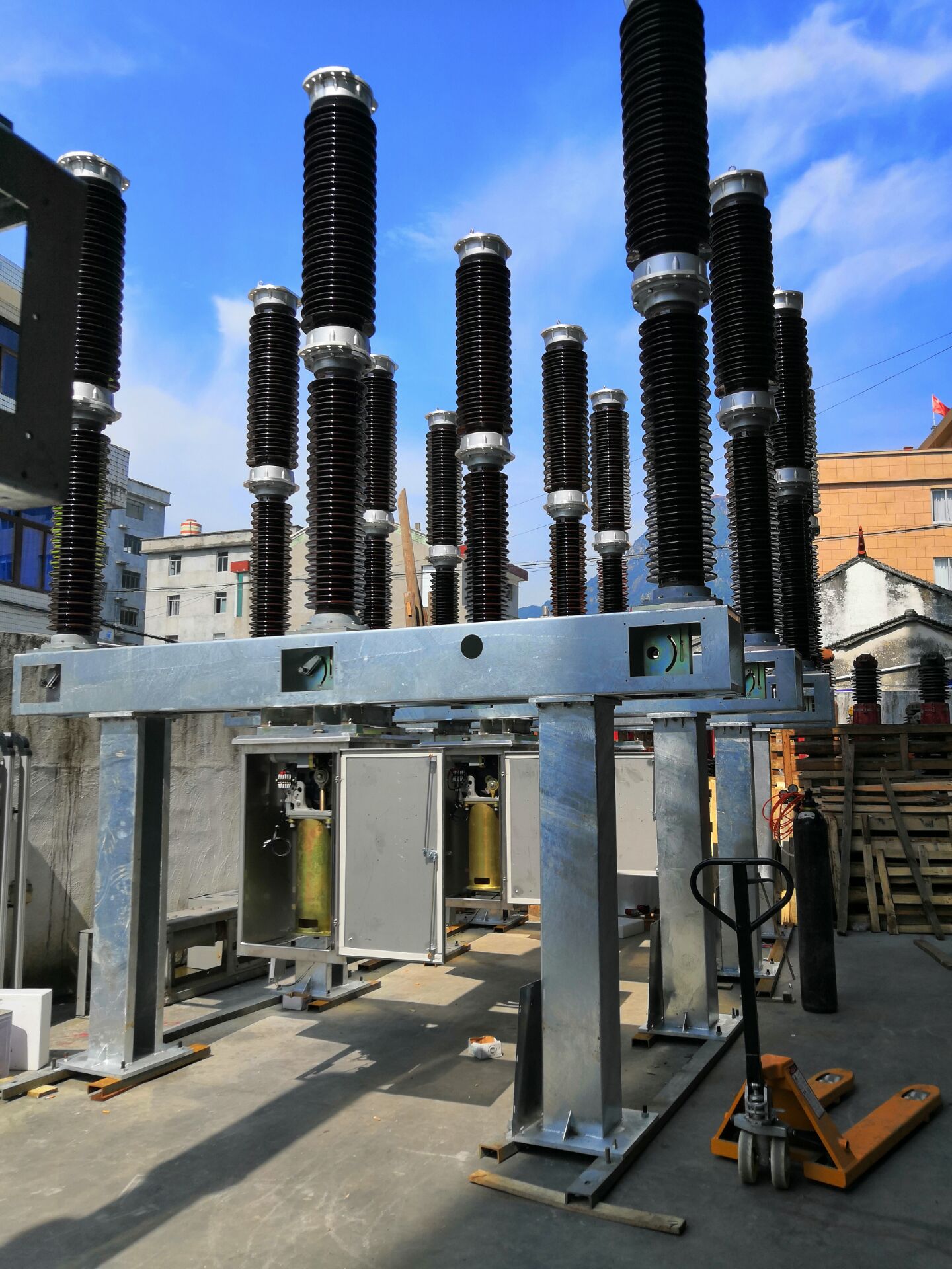 LW25-126/145高压六氟化硫断路器 - 哔哩哔哩