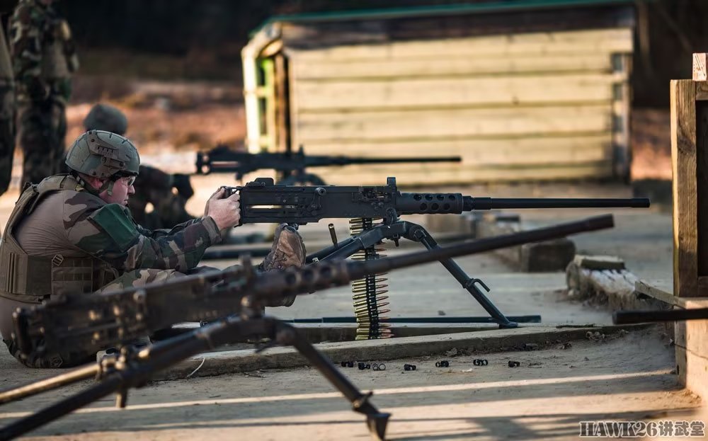 法国第35步兵团机枪射击训练 特殊型号M2HB亮相 现场组装弹链 - 哔哩哔哩