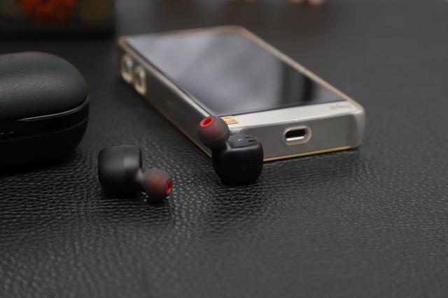 小红点出耳机了？ThinkPlus新品Track Pods真无线蓝牙耳机评测 - 哔哩哔哩