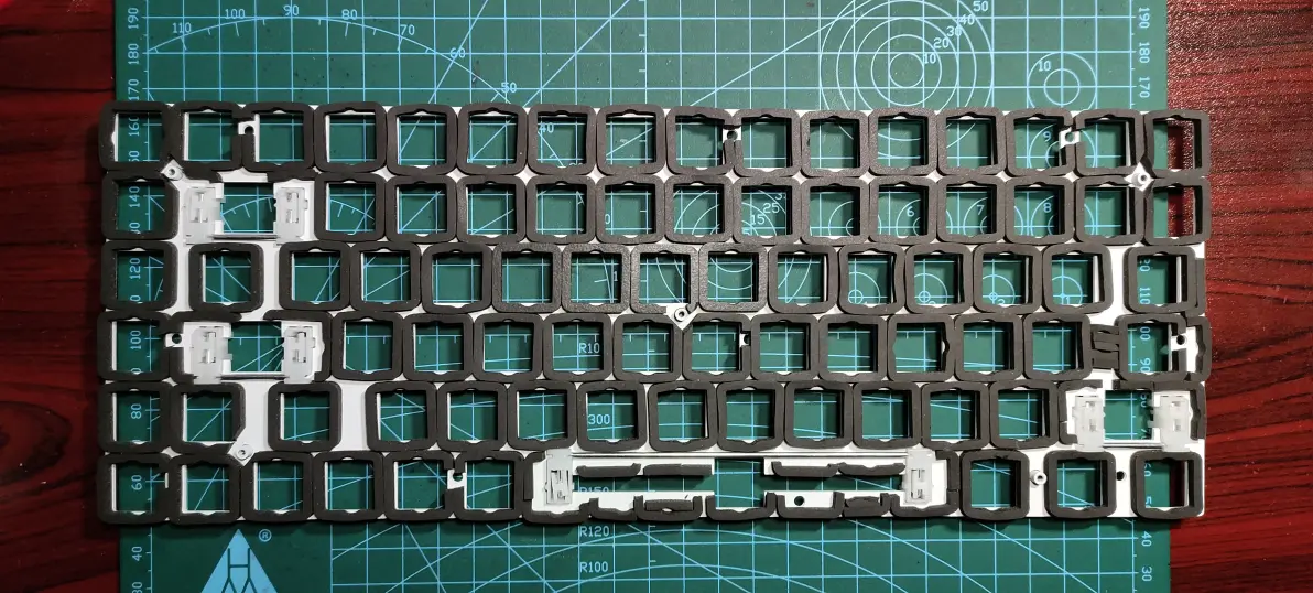 第一把客制化键盘——黑吉蛇dk84，静音宿舍系 - 哔哩哔哩