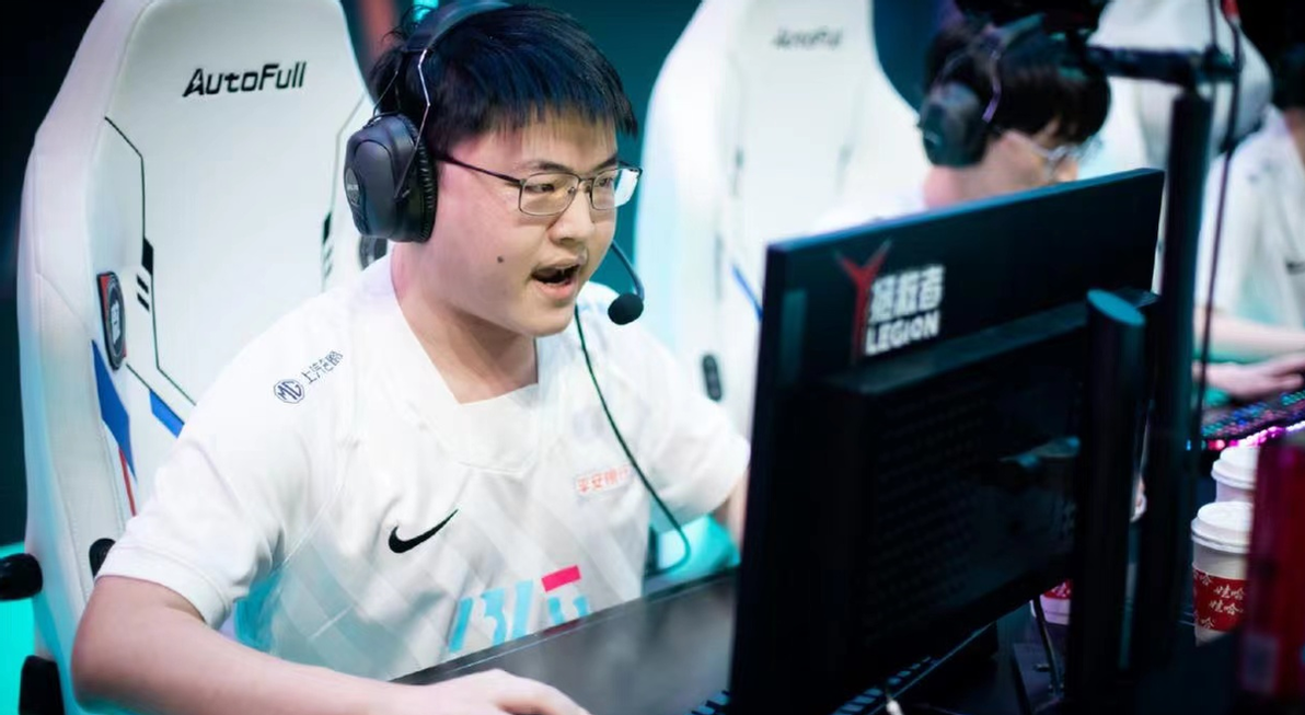 BLG再次冲向热搜！Doggo遭追问国籍被迫下播，后续Uzi首发稳了？ - 哔哩哔哩