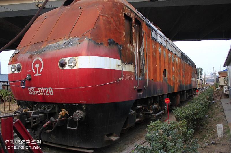 SS7E-0128和SS8-0199的爱情悲剧 - 哔哩哔哩