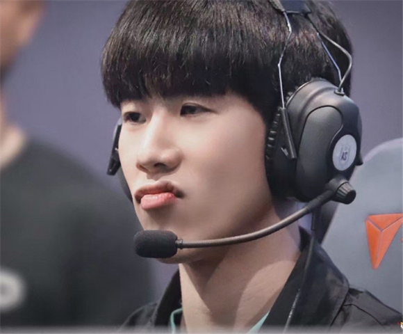 TheShy方回应粉丝不实言论：和WBG战队队友相处的很好！也没有反应过住宿不方便等等问 - 哔哩哔哩