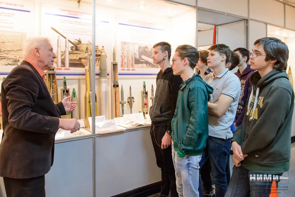 115毫米2A20和125毫米2A26 OBPS（尾翼稳定脱壳穿甲弹） - 哔哩哔哩