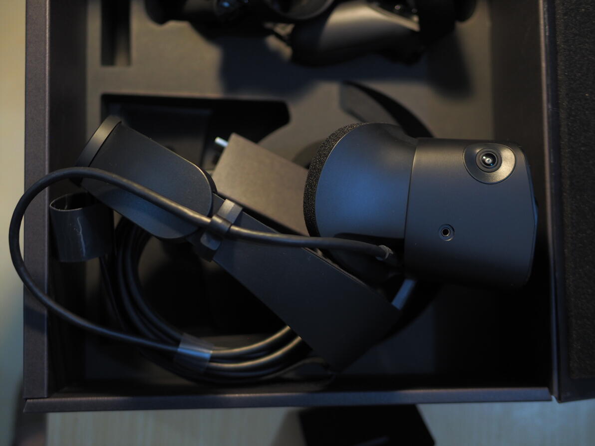 Oculus Rift S开箱+屏幕对比评测（vs HTC VIVE） - 哔哩哔哩