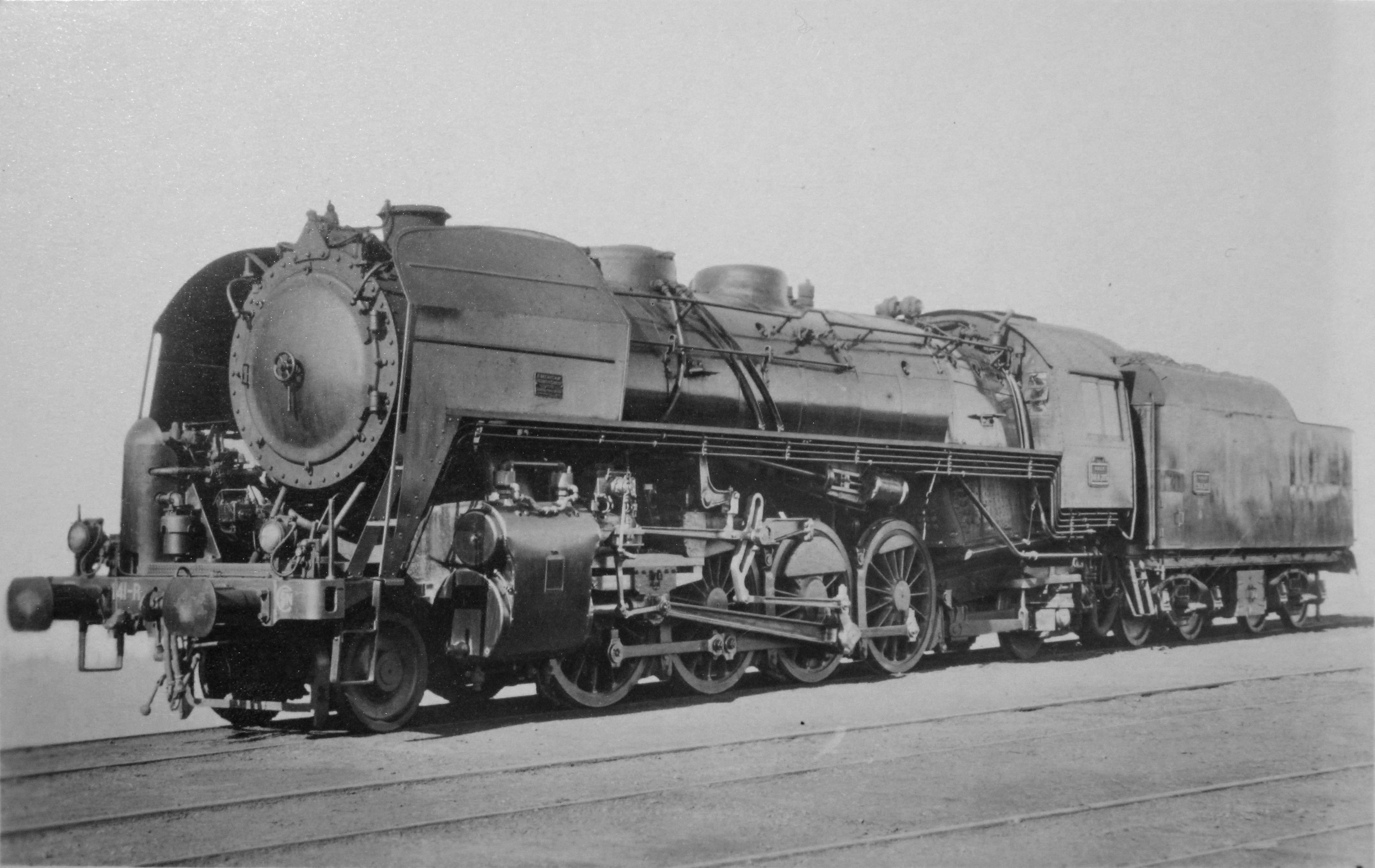 【铁道科普】来自北美的援助——法国国营铁路141R型蒸汽机车 - 哔哩哔哩