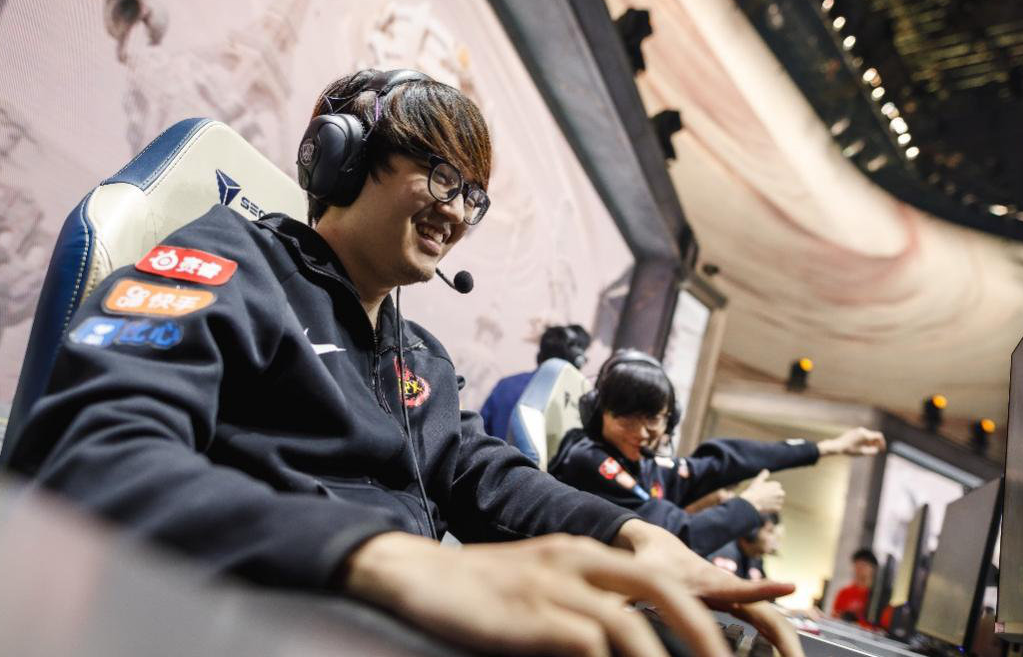 GimGoon直播：没有退役，只是找不到下家，我不配加盟LCK队伍 - 哔哩哔哩