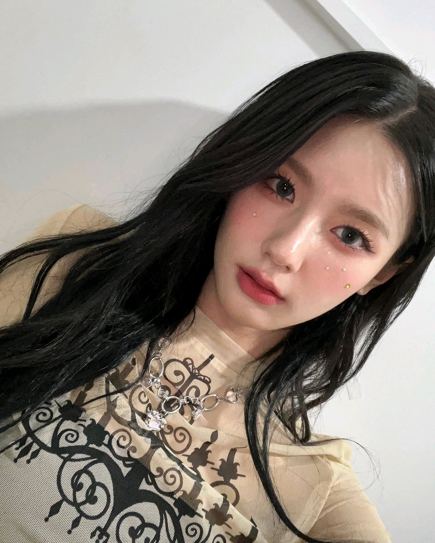 【赵美延】230602 美延更新ins 今天也( ⸝⸝•ᴗ•⸝⸝ )੭⁾⁾ - 哔哩哔哩