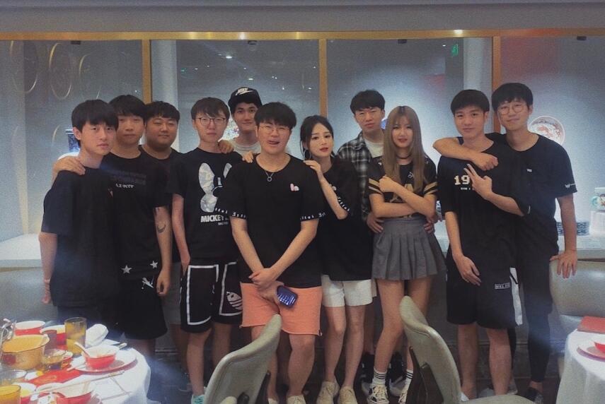 橙游资讯：姿态生日，rng、ig队员为其庆生 - 哔哩哔哩